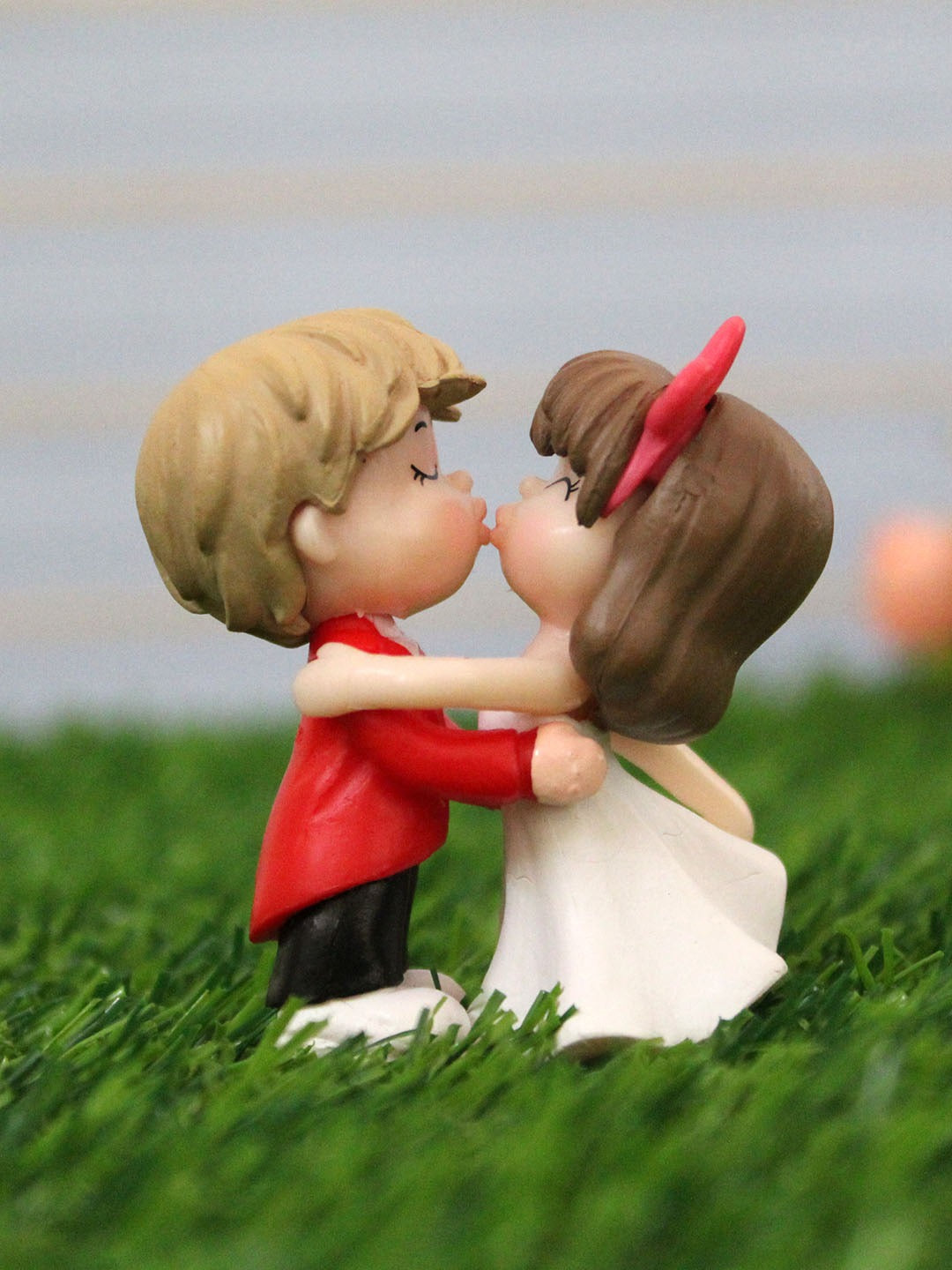 Buy | Red and White Valentine Miniature Couple Showpiece Statue Set ...